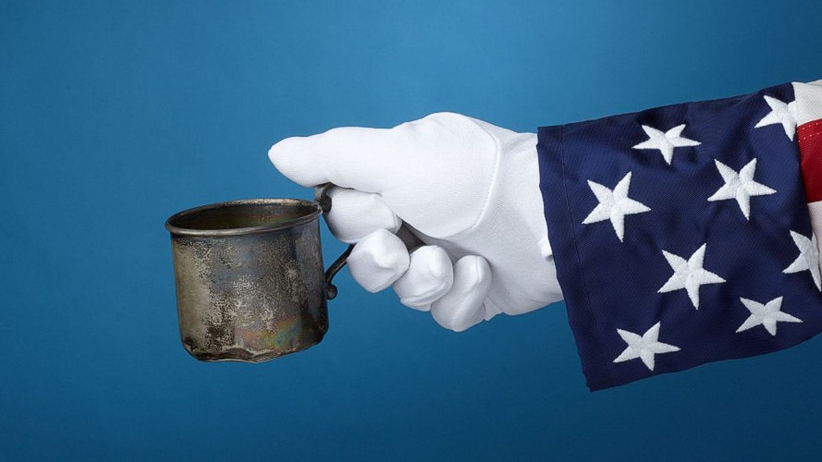 Biden decrees immigrants reliant on public benefits are not public ...