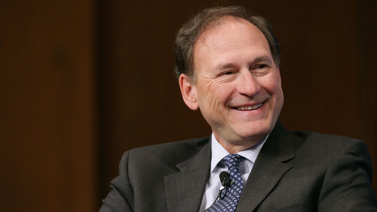 Justice Samuel Alito Receives Standing Ovation for Overturning Abortion ...