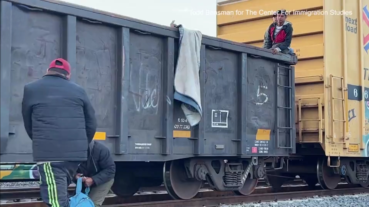 TODD BENSMAN’s graphic dispatch from the Mexican ‘Beast’ trains ...