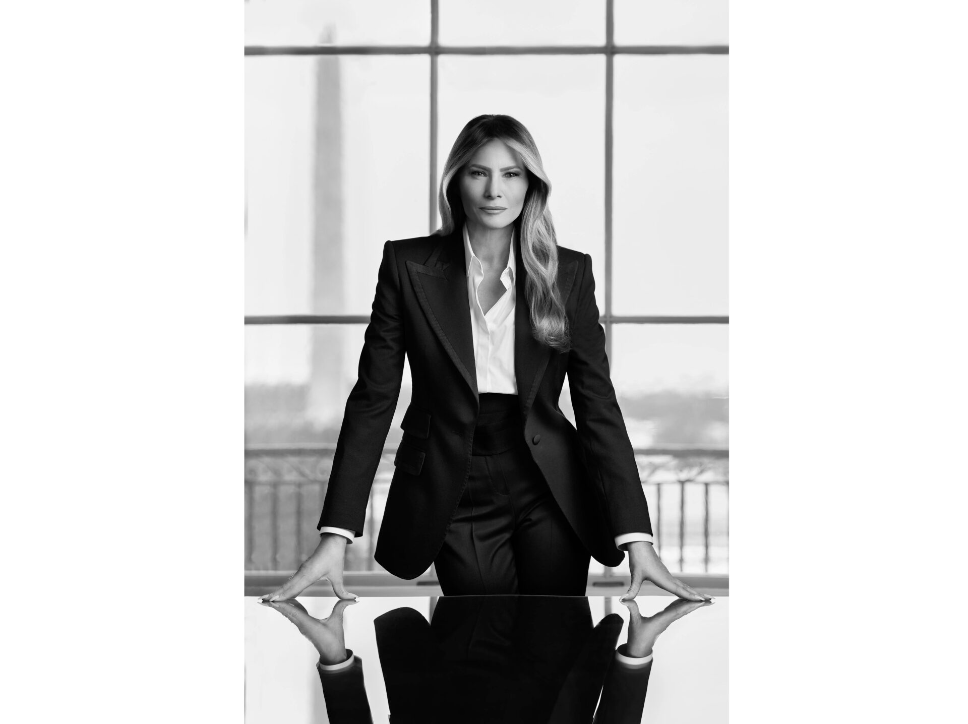 White House Reveals New Official Portrait of First Lady Melania Trump ...