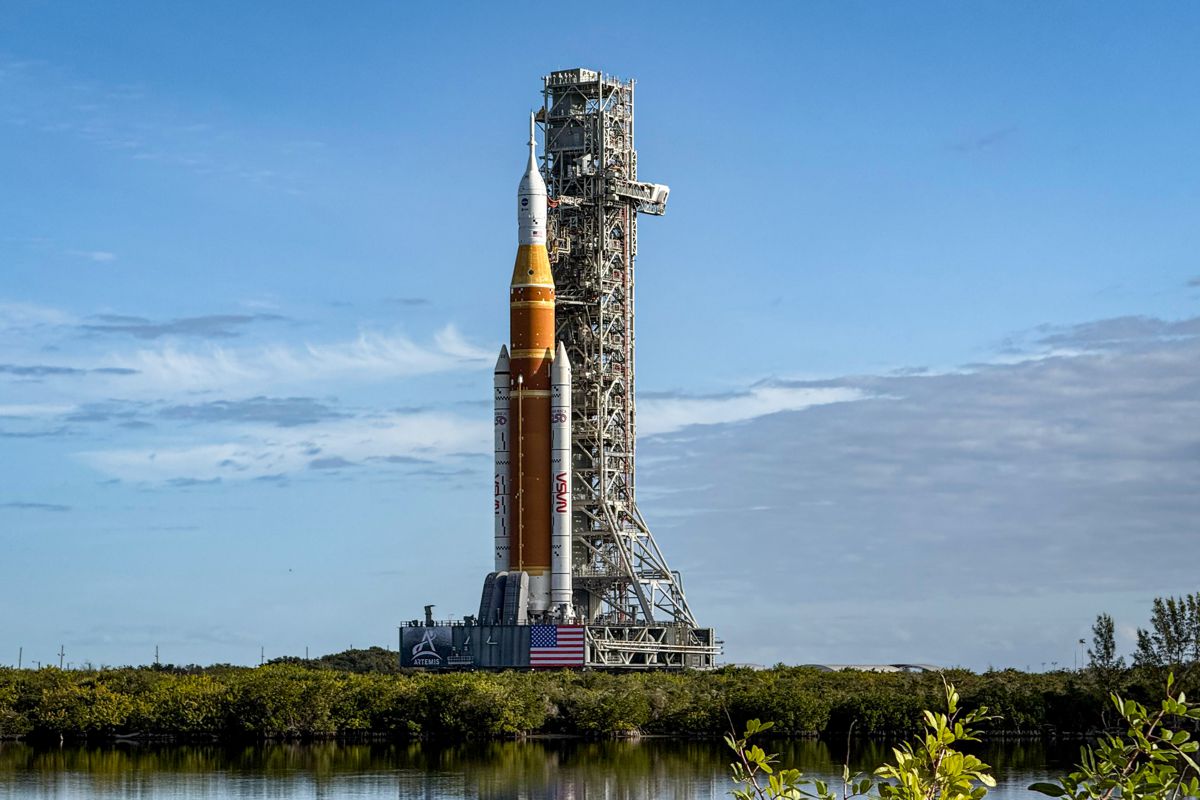 NASA Set to Launch 1st Manned Moon Rocket in 50 Years: What to Know ...